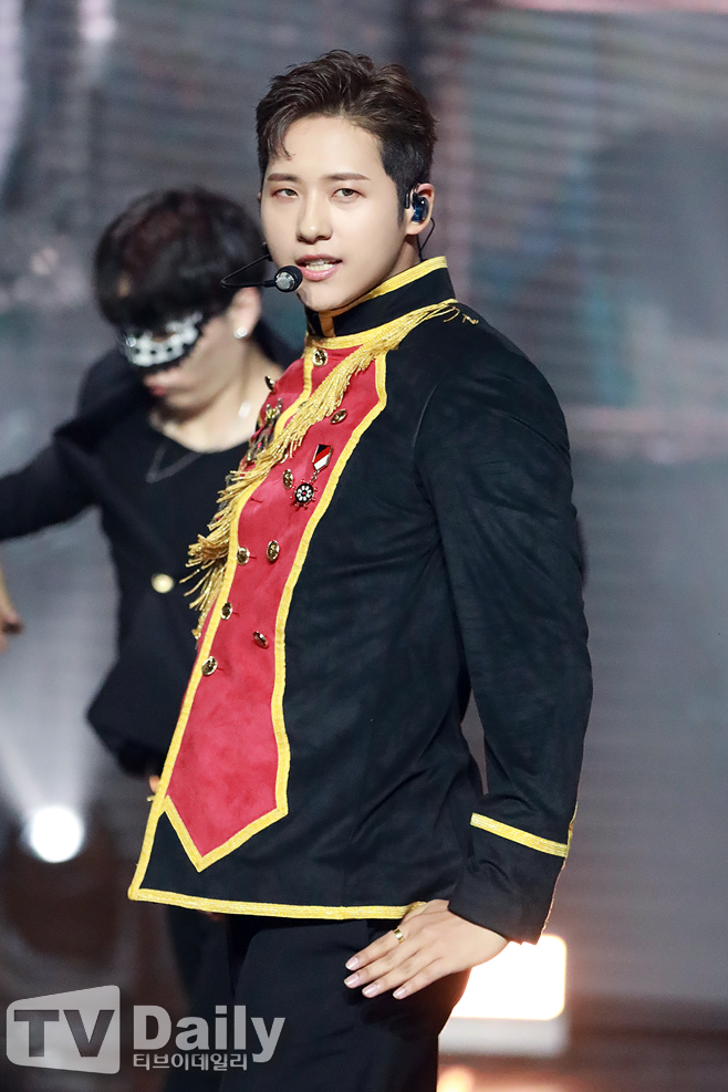[TD포토] B1A4 신우 '무대 위 가장 행복'
